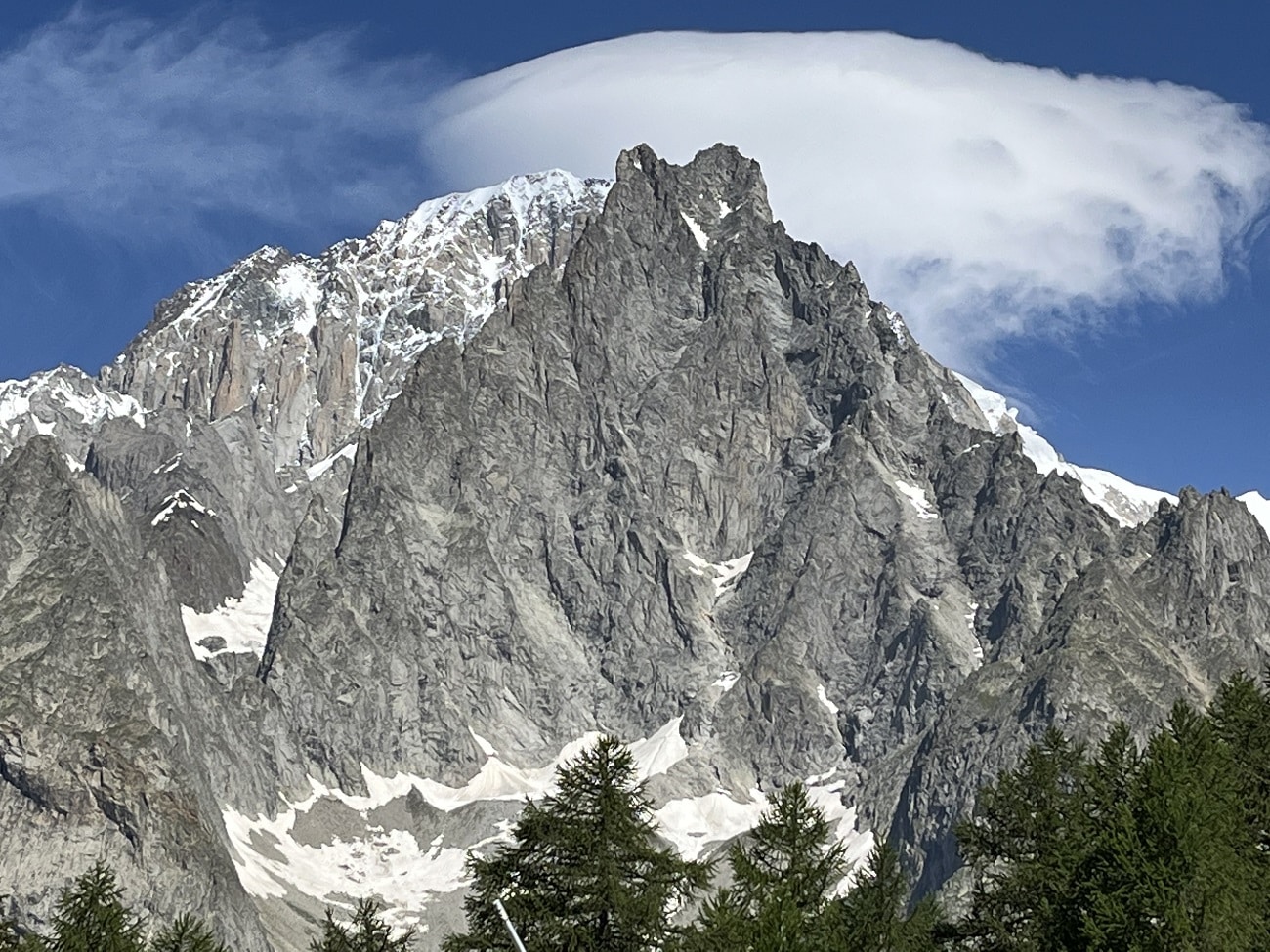 Courmayeur et ses balcons sur le Mont Blanc - AlpAddict